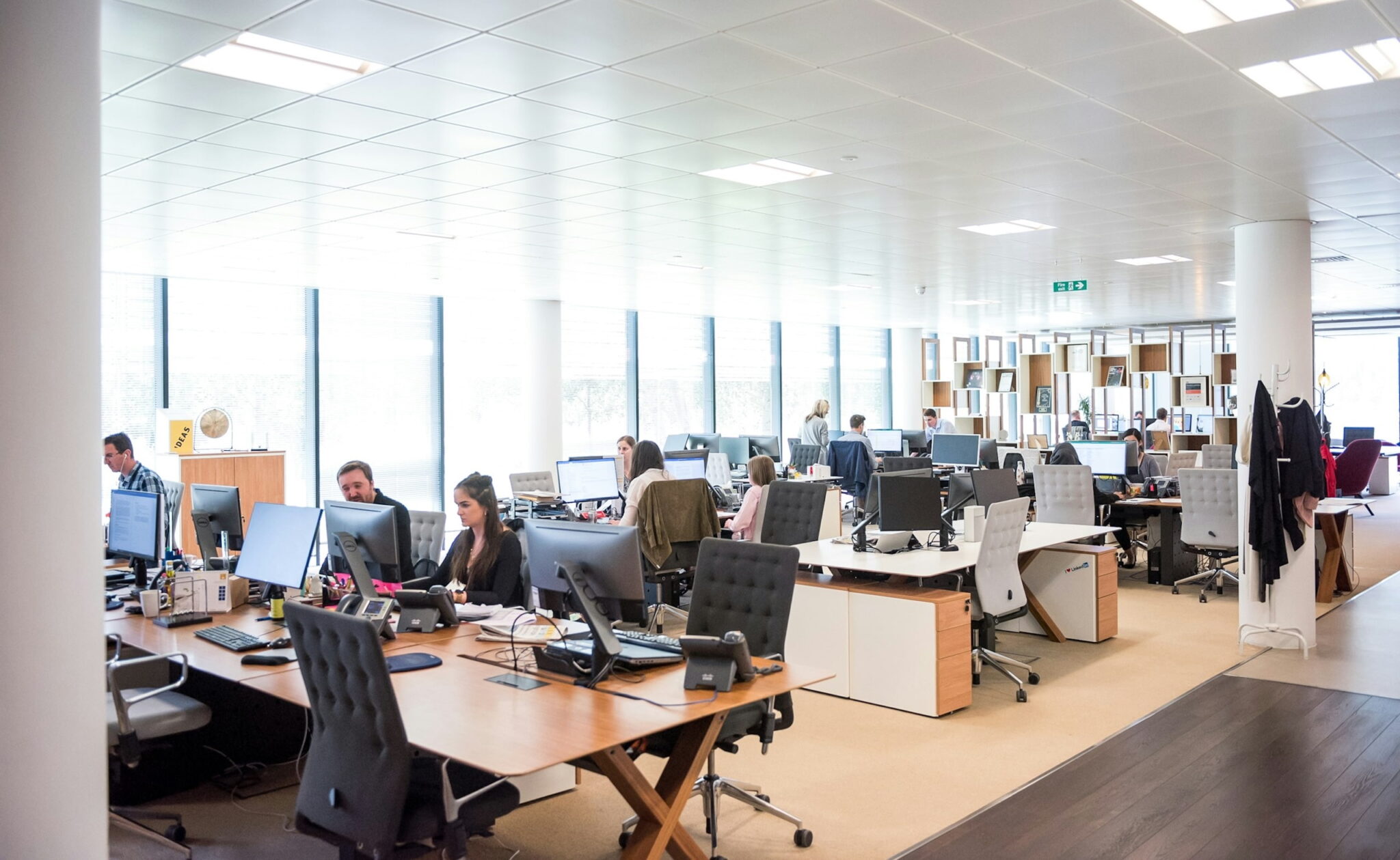 Deskbird Review: Features, Pricing, Pros & Cons [2026]